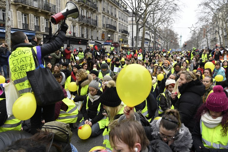 French women reclaim 'yellow vest' protests with peaceful demo