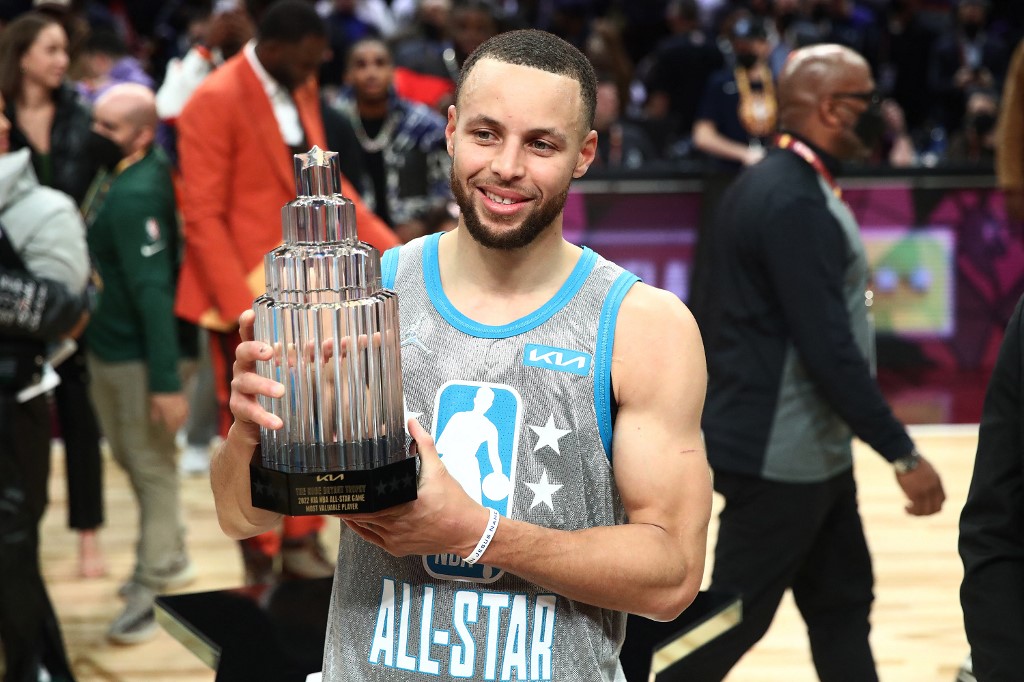 Curry wins MVP with 16 threes in a 50-point all-star performance
