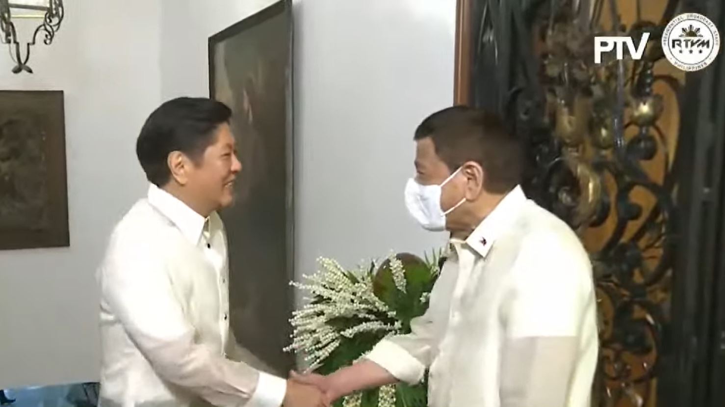 Historic moment: Marcos Jr welcomed at Palace by outgoing Pres. Duterte ...