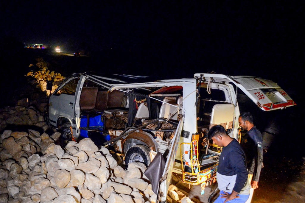 Bus plunge kills 20 in southern Pakistan