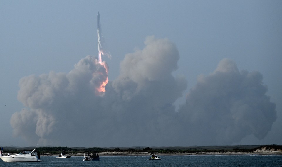 SpaceX Starship, world's biggest rocket, explodes during first flight test