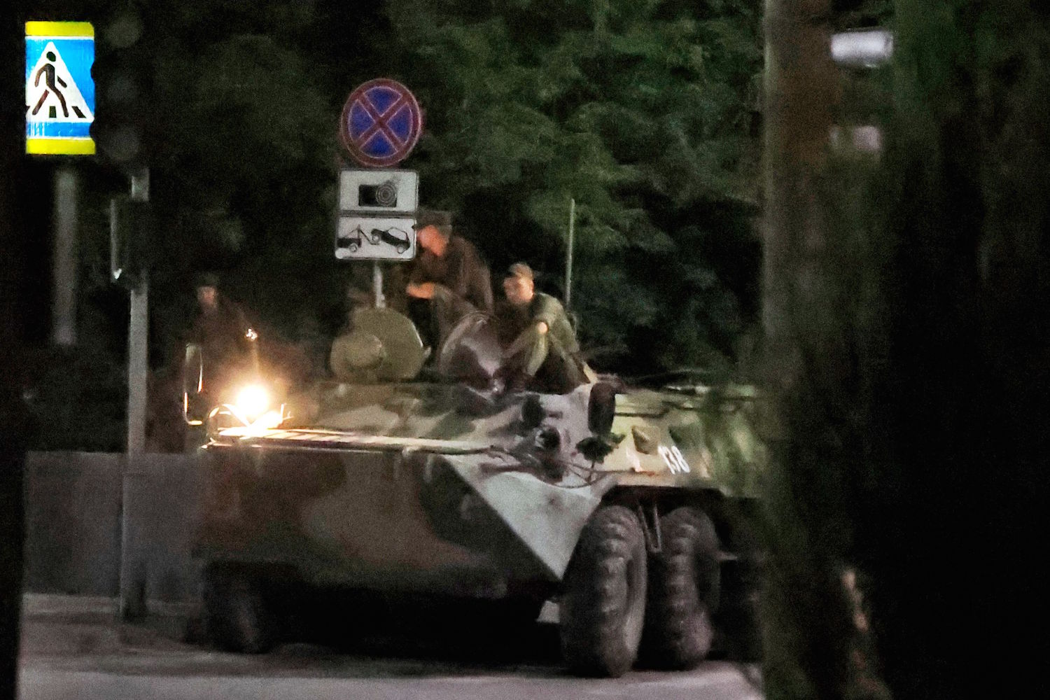 Tanks and armed Wagner rebels deploy in southern Russia town
